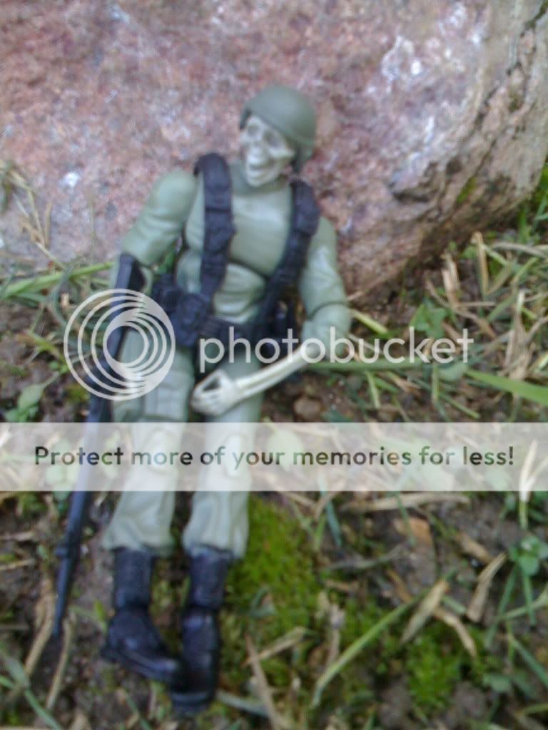 pix of dead gi joe and crock master - HissTank.com