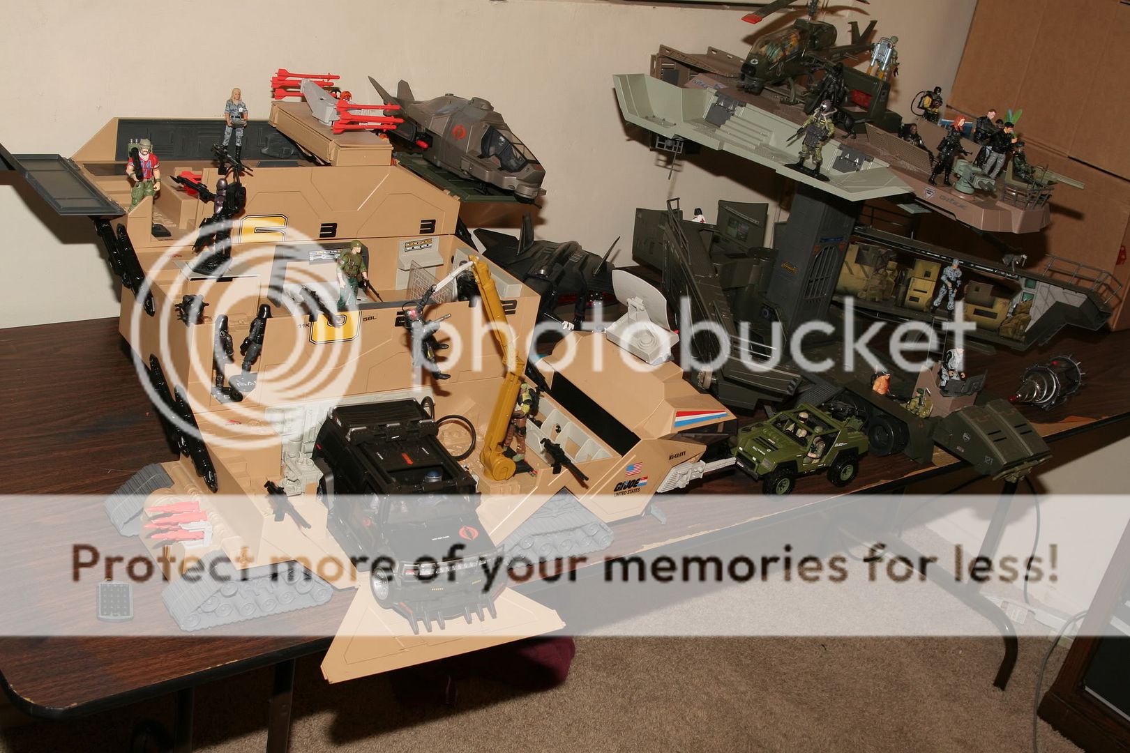 GI Joe Mobile Pit & GI Joe Mobile Command Center comparative review ...